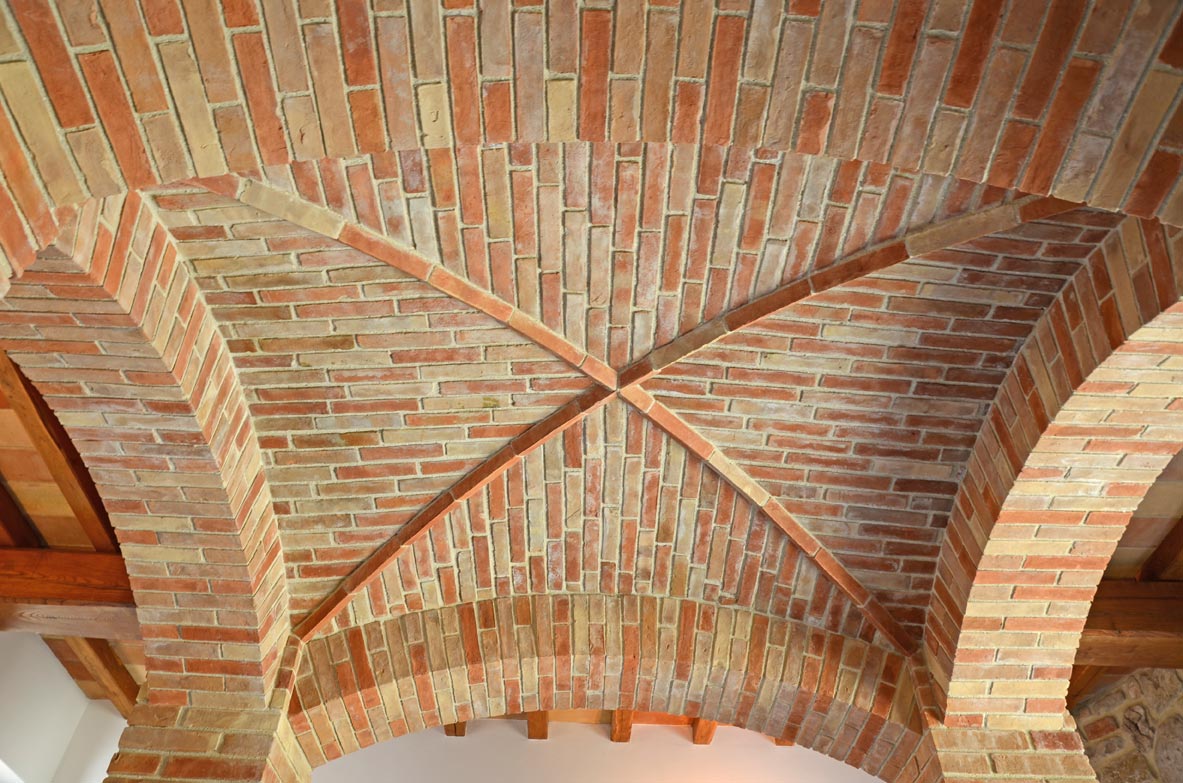 Mattoni pieni per muratura, colonne, coprimuro in cotto Bernasconi